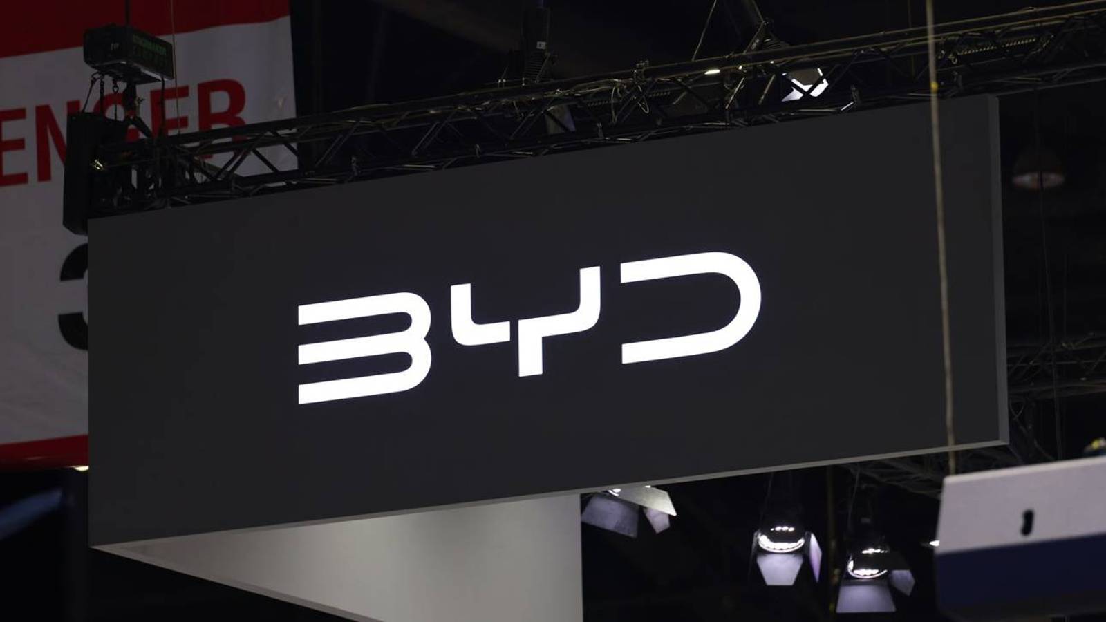 BYD bypasses EU tariffs via Hungary: cheap Dolphin Surf will be the ...