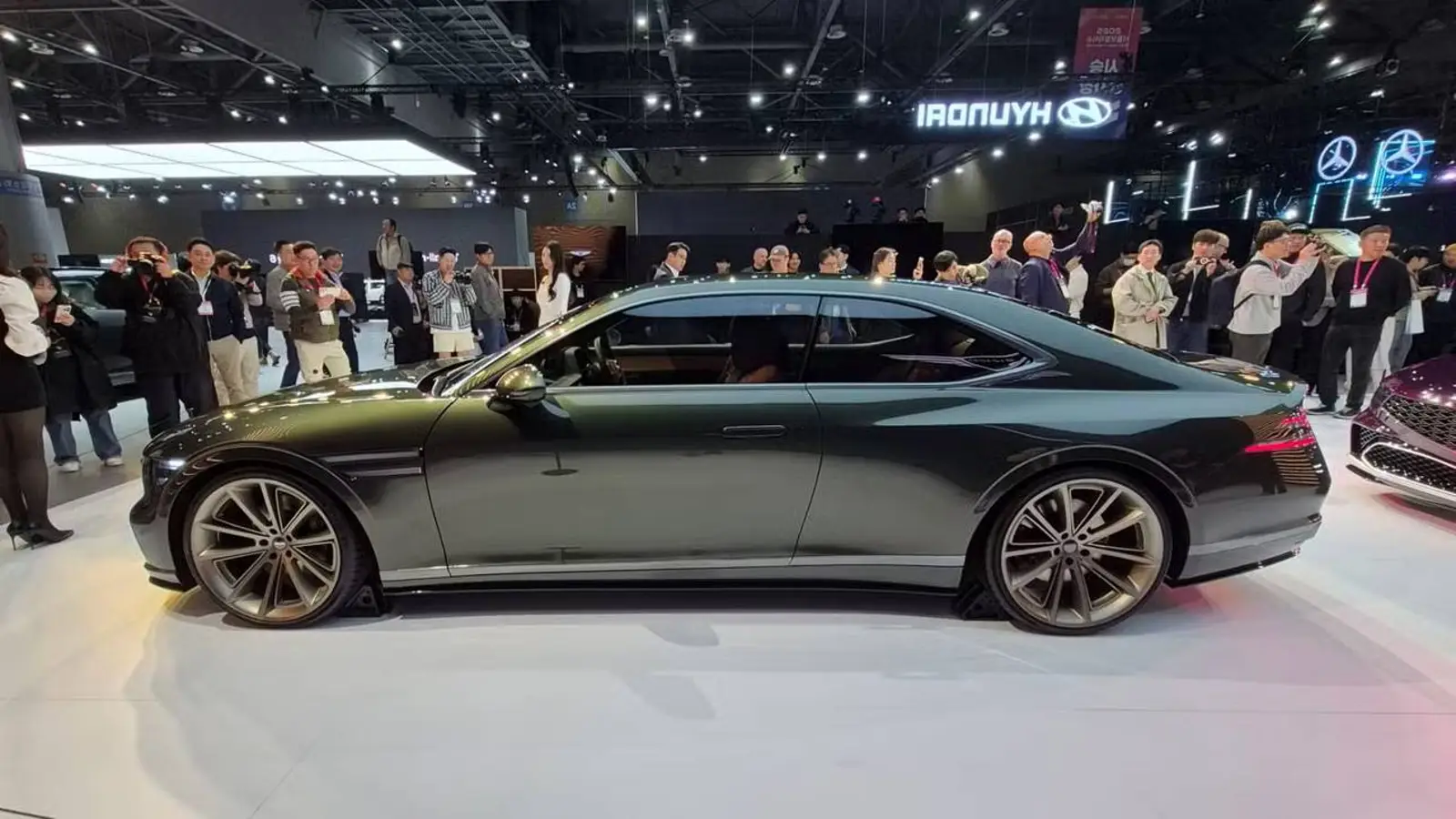 Genesis G90 Wingback Magma shocks LA as a wagon concept